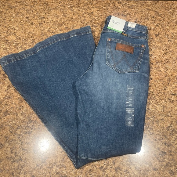 Wrangler | Jeans | Nwt Wrangler Retro High Rise Trumpet Flare Green ...